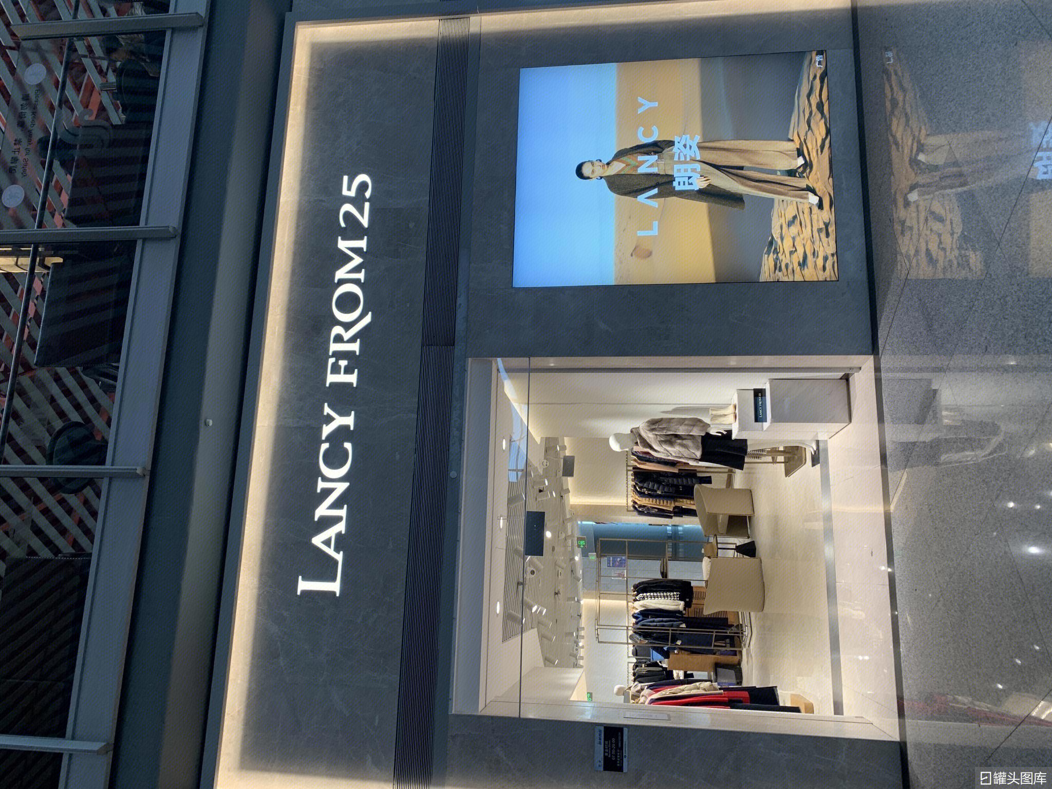 LANCY FROM 25 朗姿 女装 时装 服装-罐头图库