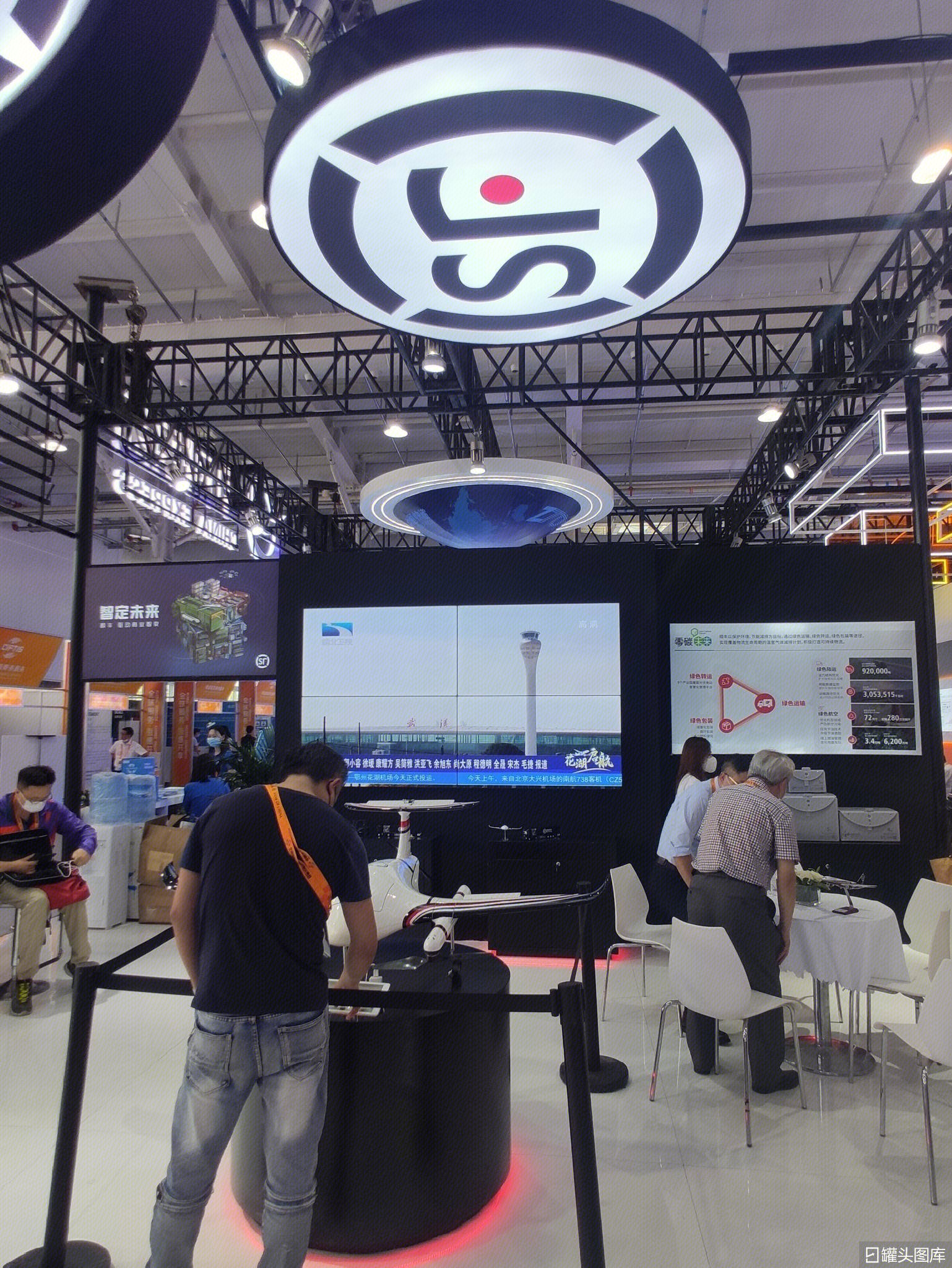 顺丰快递 sf express-罐头图库