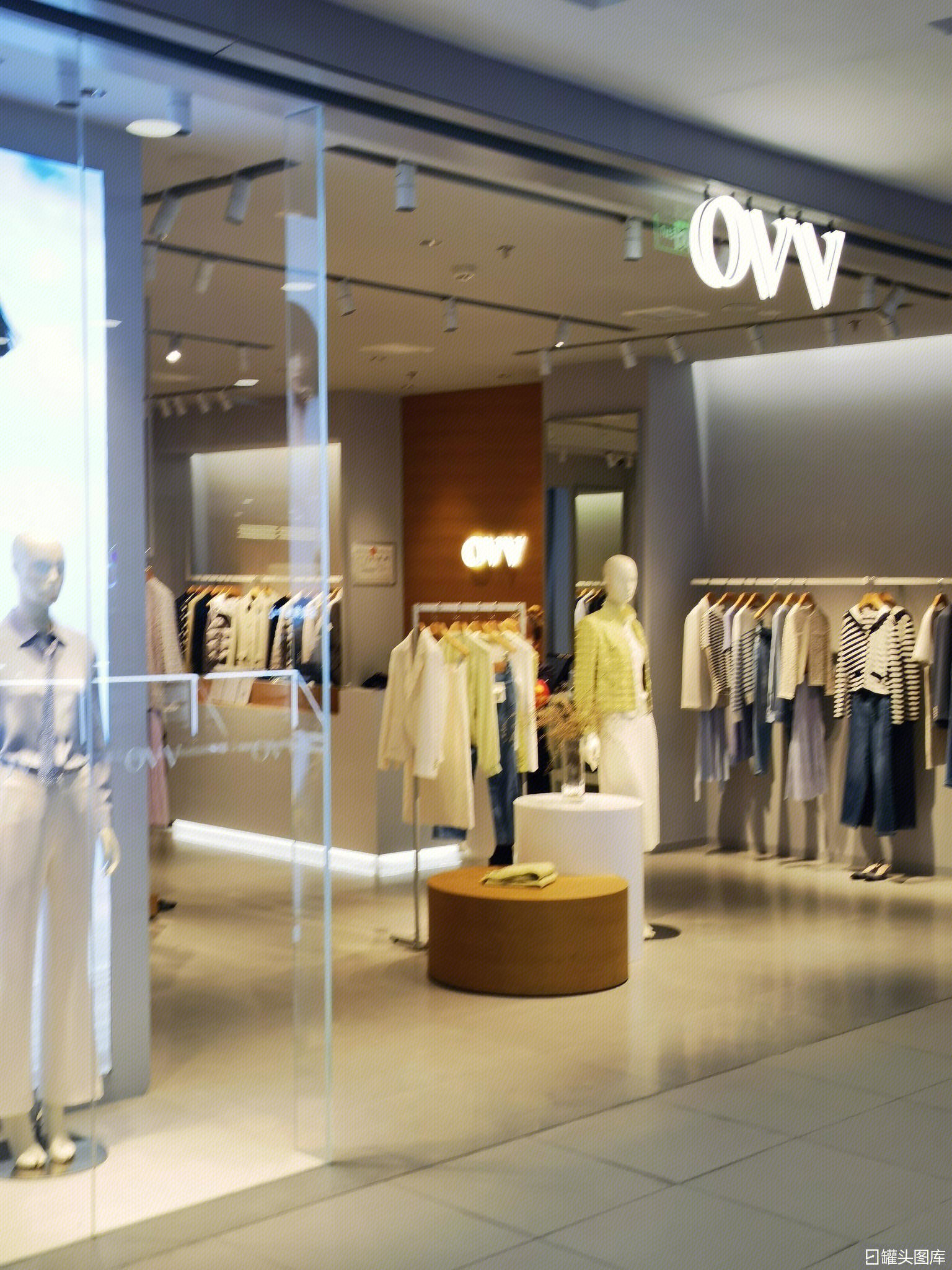 OVV 服装 服饰 女装-罐头图库