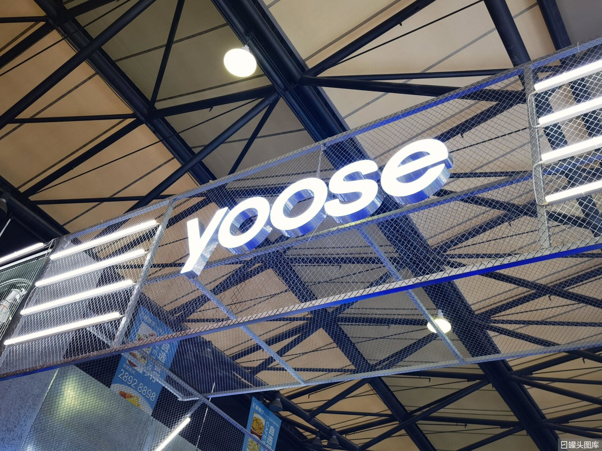 yoose 有色 剃须刀-罐头图库